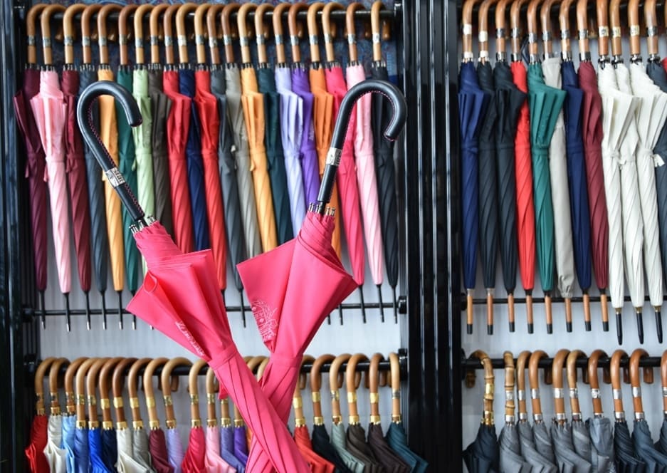 La Manufacture : une fabrique de parapluies hors normes - Le Parapluie ...